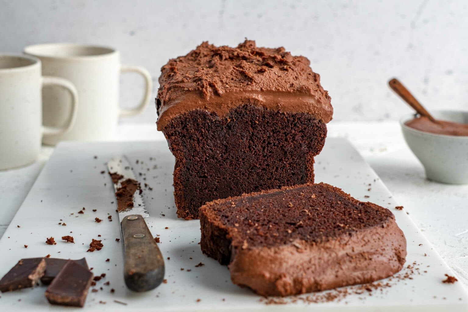 Super luchtige en smeuïge chocoladecake – Alles in één kom!