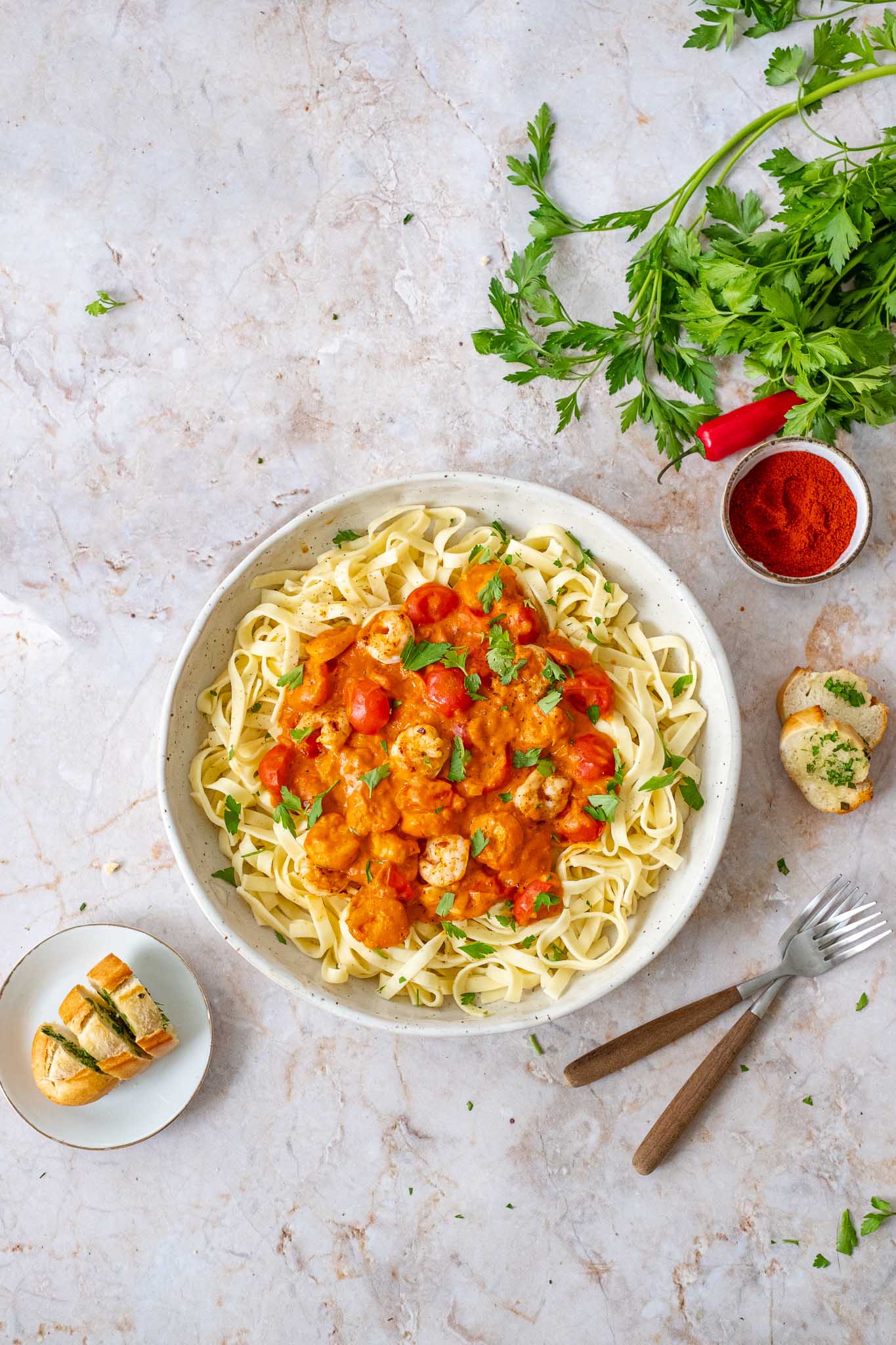 Scampi diabolique met tagliatelle – Kokerellen